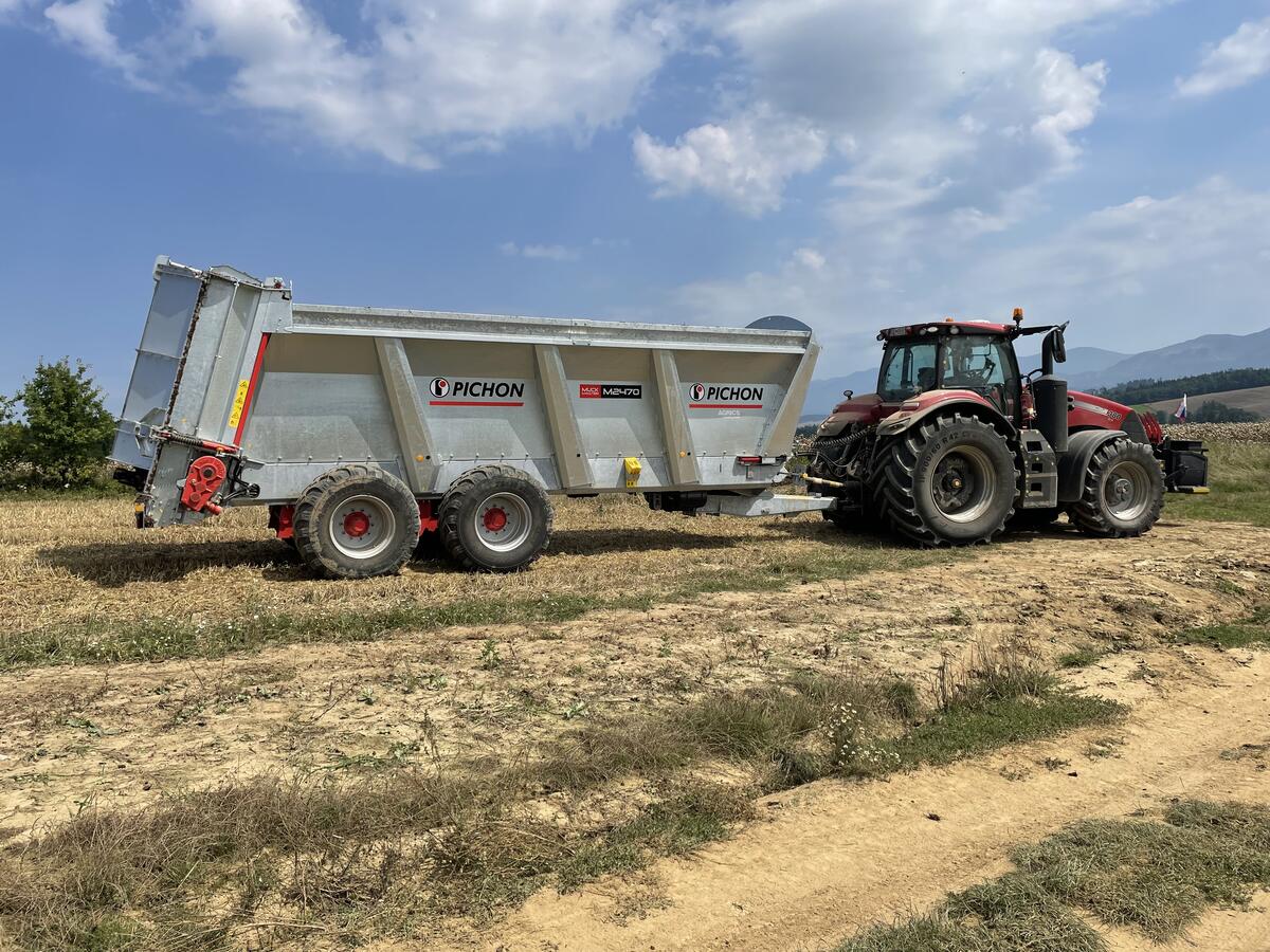 Do podniku služeb ORAGRO si pořídili největší rozmetadlo Pichon | AGRI ...