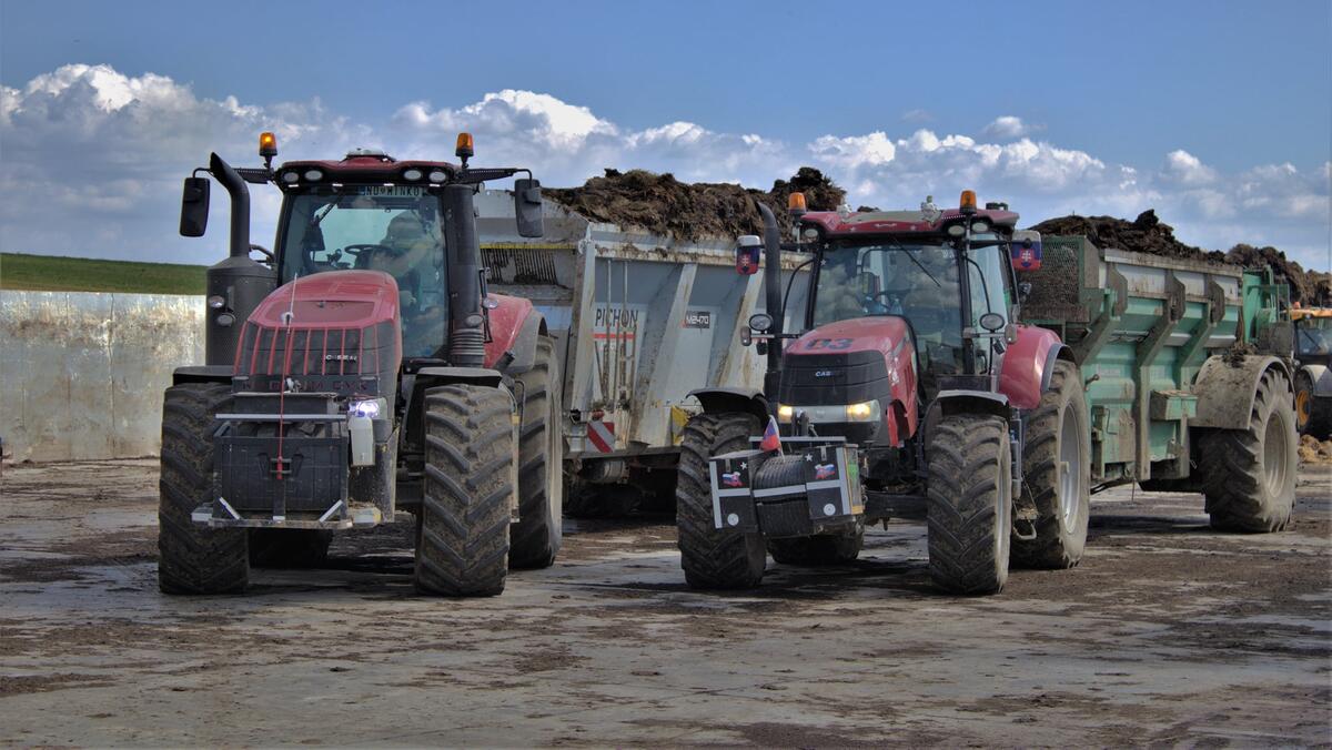 Do podniku služeb ORAGRO si pořídili největší rozmetadlo Pichon | AGRI ...