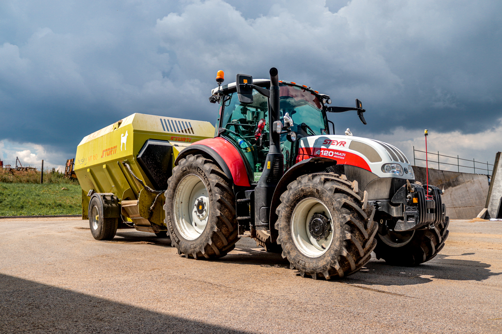 Prvním zakoupeným modelem byl STEYR 9220, teď vlastní celkem 13 STEYRŮ ...